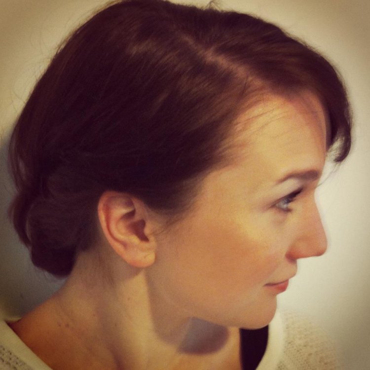Lia Andres (Soprano) - Short Biography